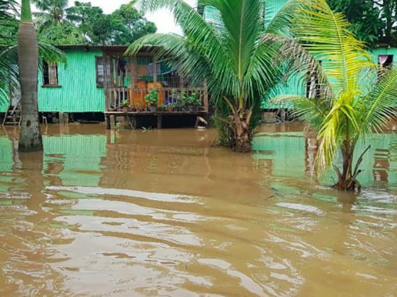 ‘We’re stuck in the river – please come quickly’ cry before being swept ...
